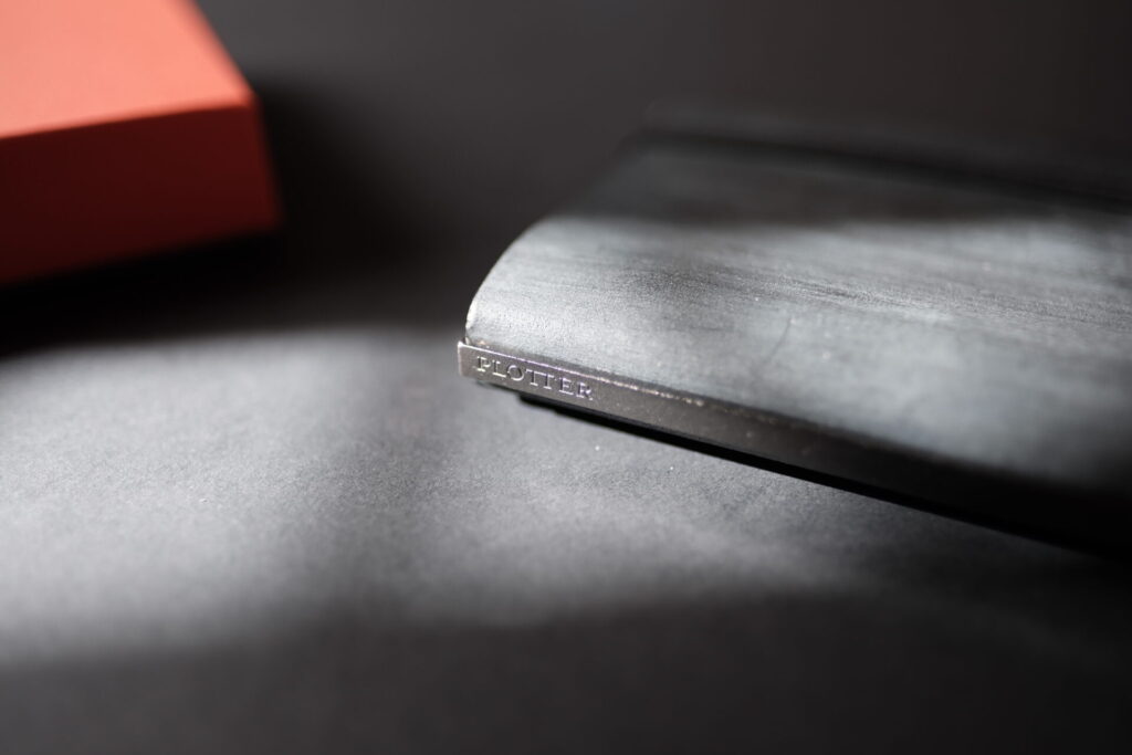 【PLOTTER ホースヘアーⅡ ミニ6】レビュー。エイジングが楽しめるレザーバインダー | マクログ